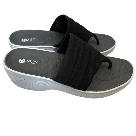 Bzees Shoes Bzees Womens Dallas Black Wedge Slip On Thong Black White Sandals 8m Poshmark